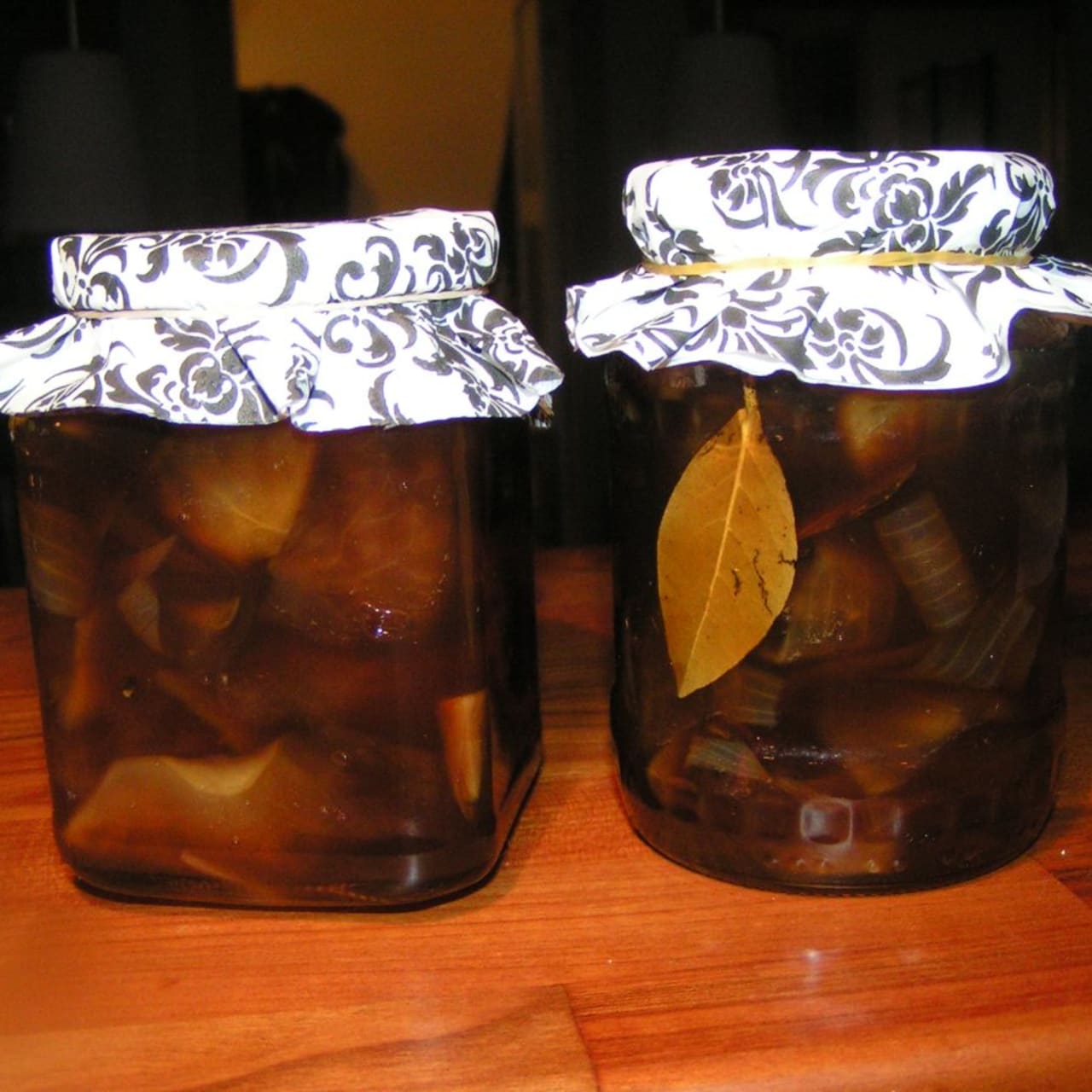 Apple Chutney with Cinnamon and Cardamom