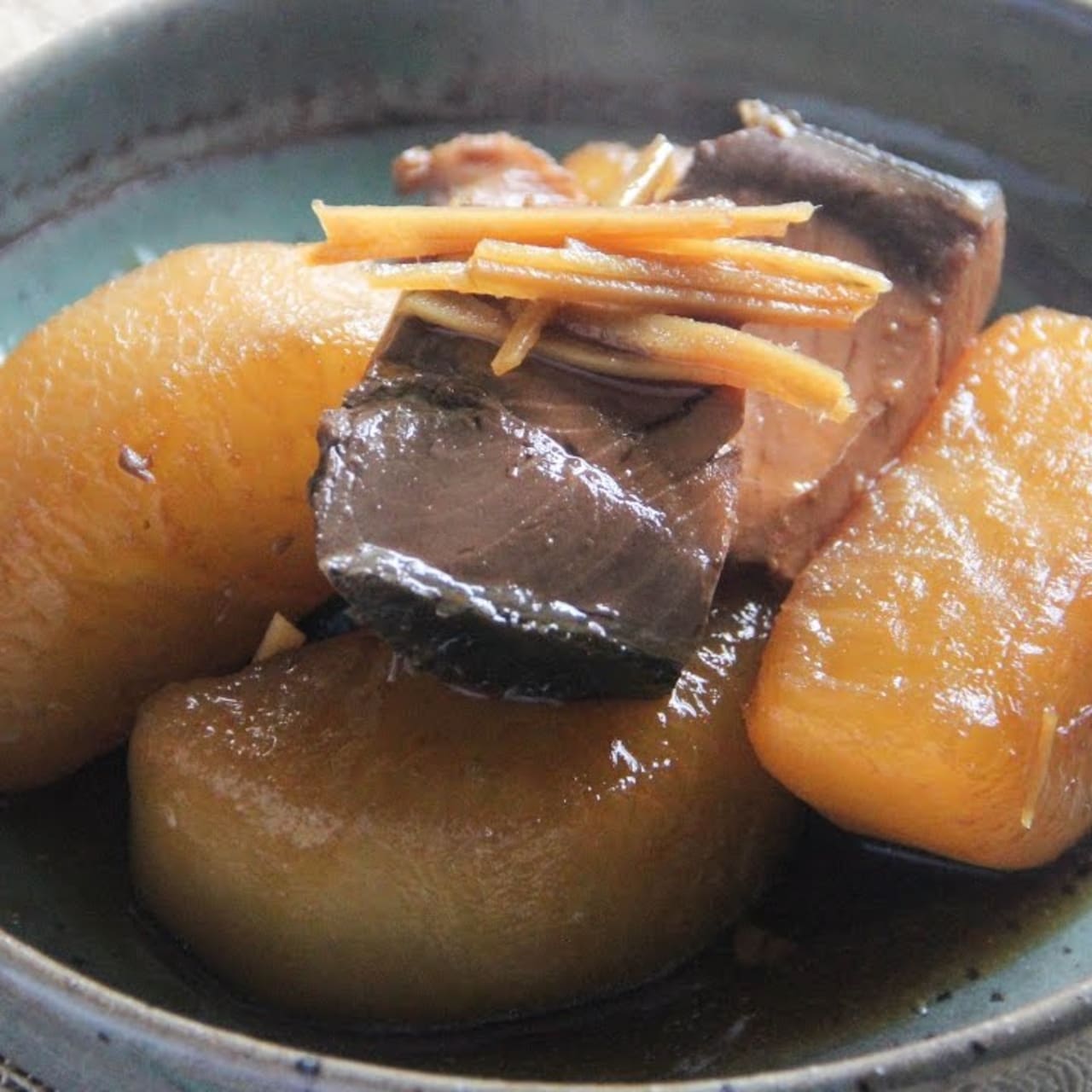 Japanese Braised Daikon (Buri Daikon (Tuna)/Furofuki Dakon)