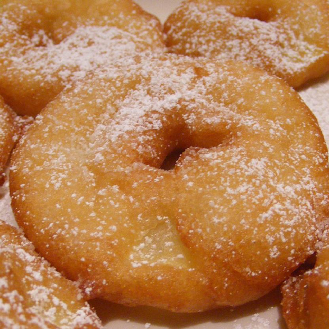 Appelbeignets (Dutch apple fritters)