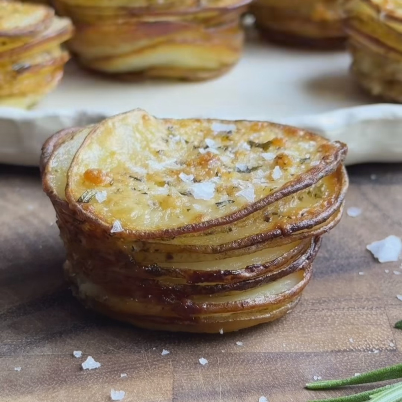 Crispy Cheesy Garlic Potato Stack