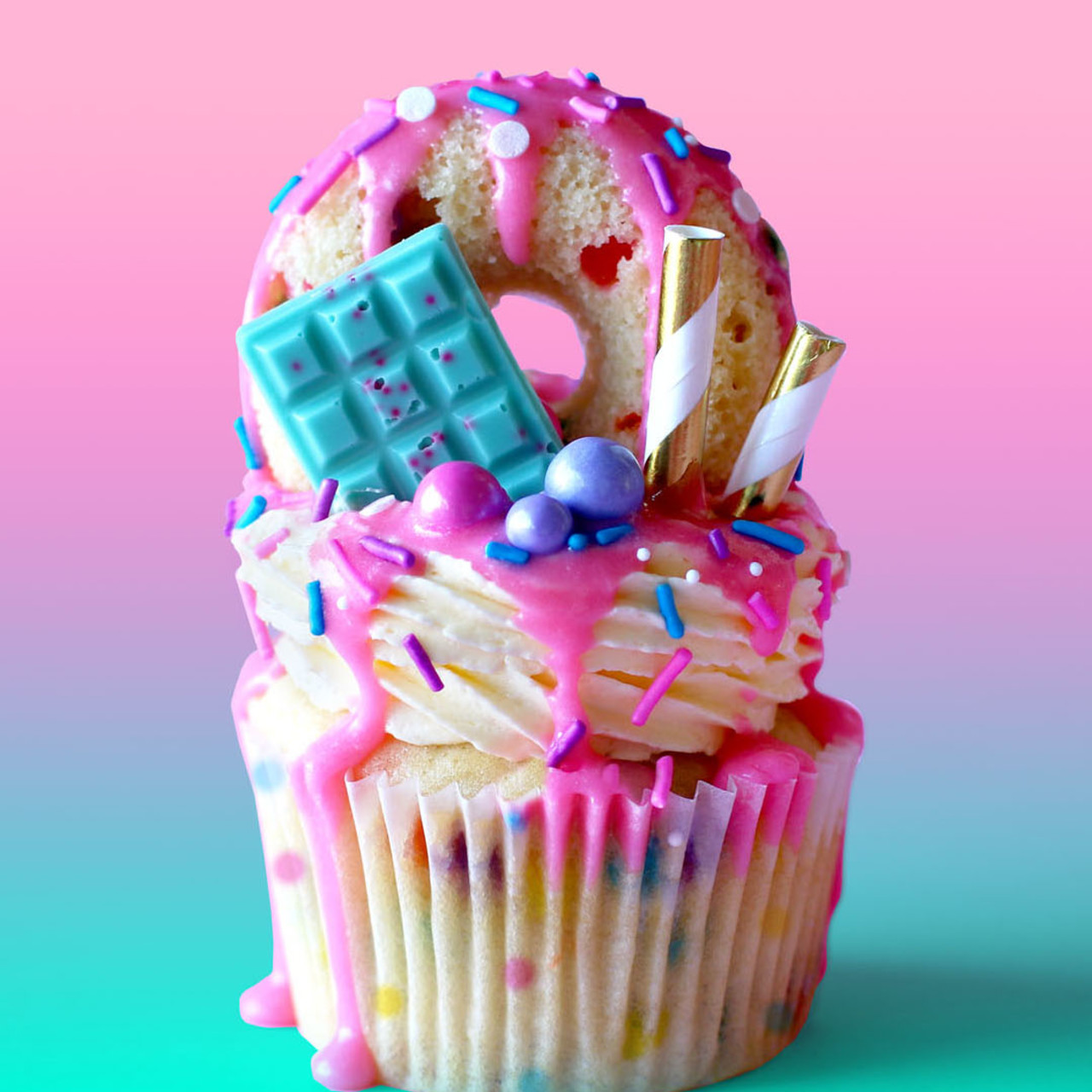 Ice cream filled freakfetti cupcakes