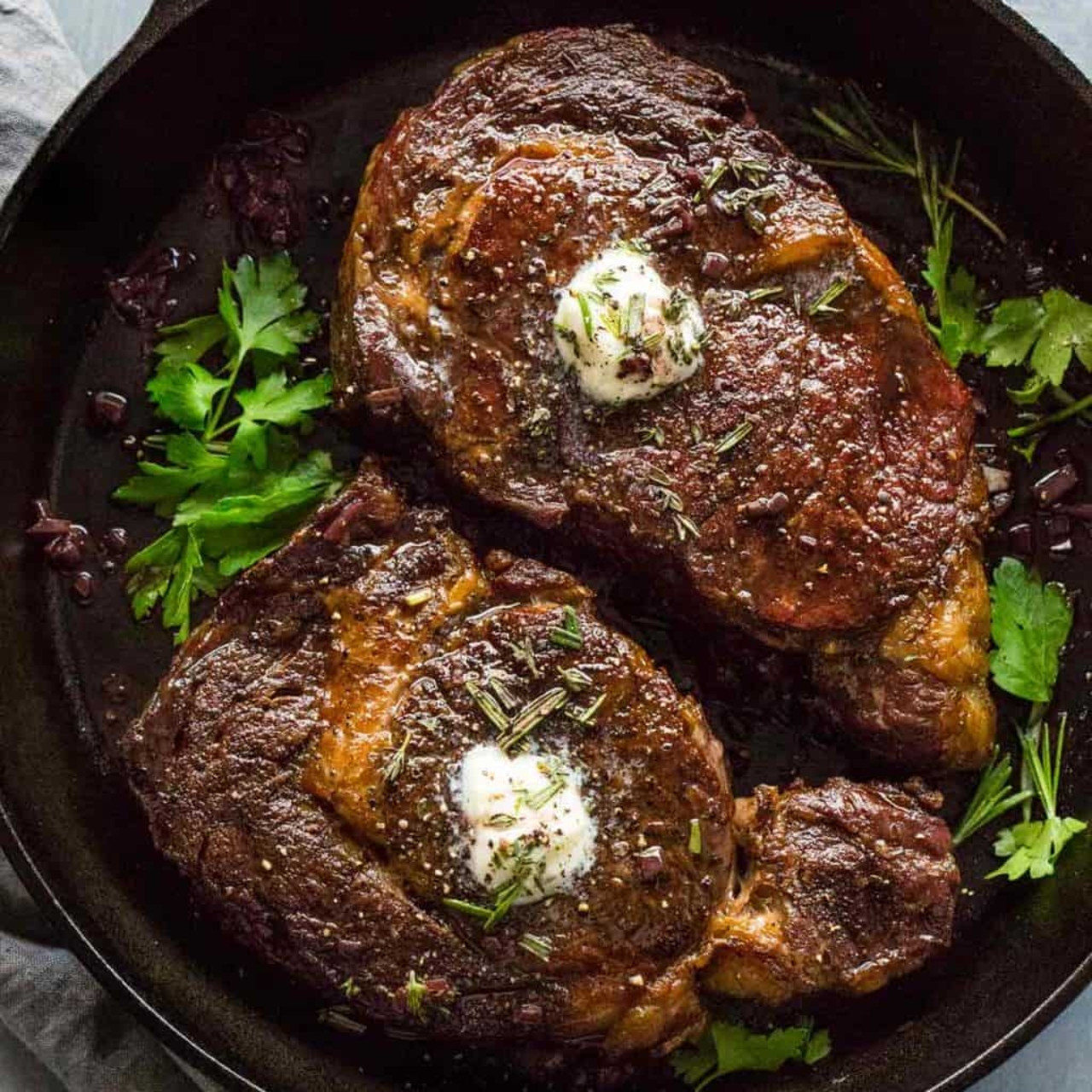 Rib-Eye Steaks in Red-Wine Sauce