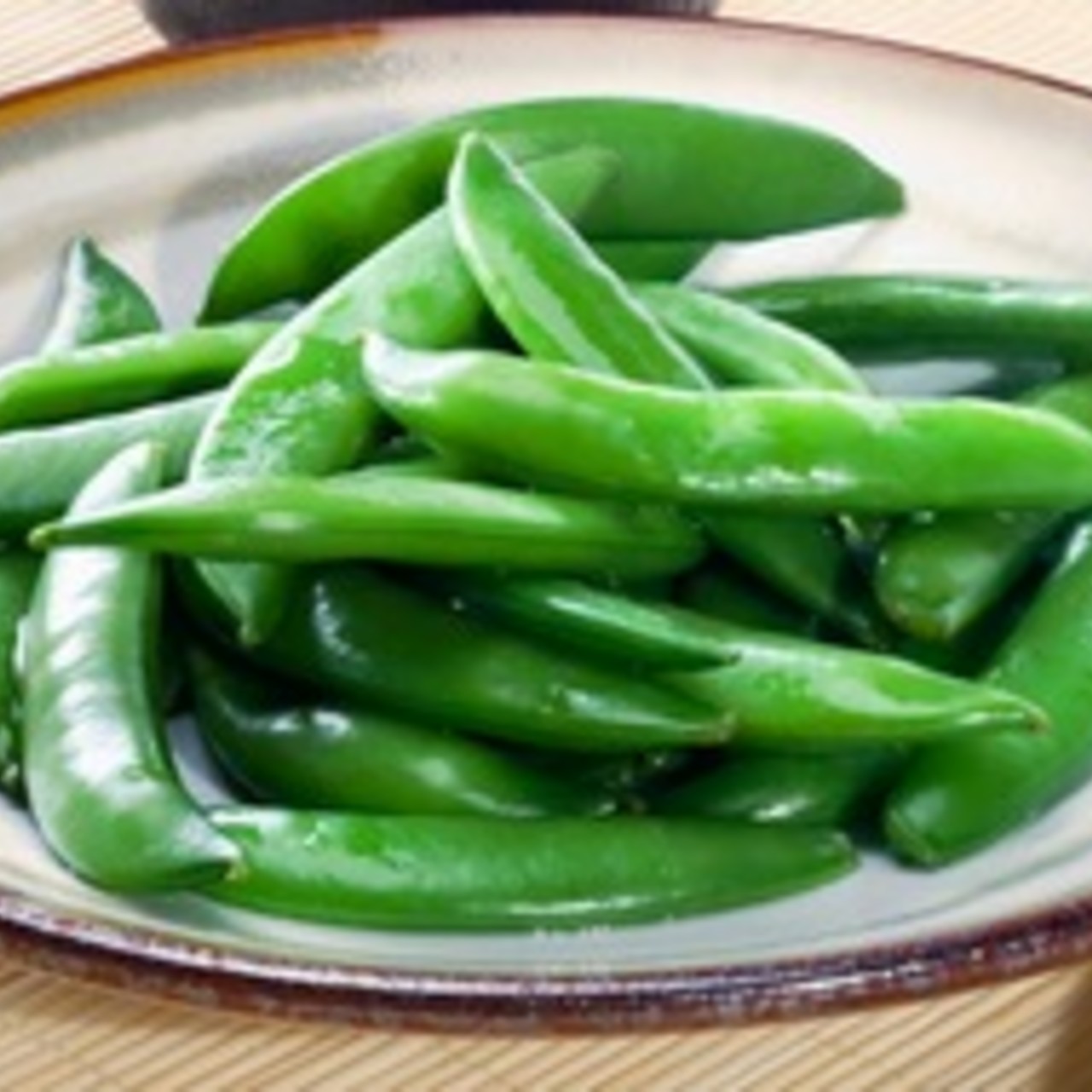 Steamed snow peas
