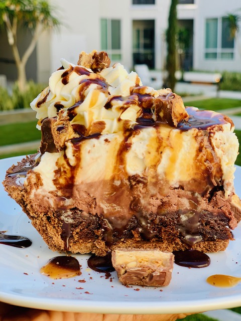 Snickers Bar Pie (NO BAKE ICEBOX PIE)