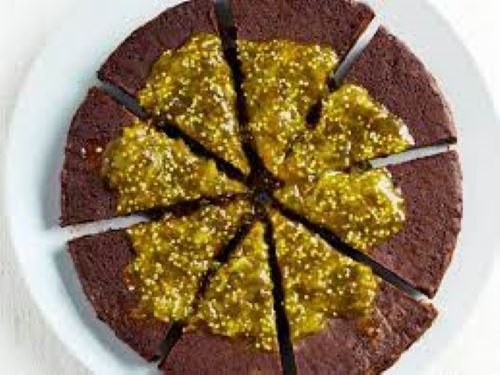 Boca Negra Picosito con Salsa Dulce de Tomatillo (Spiced Chocolate Cakes wi