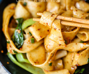 Beijing-Style Meat Sauce and Noodles (Zha Jiang Mian)